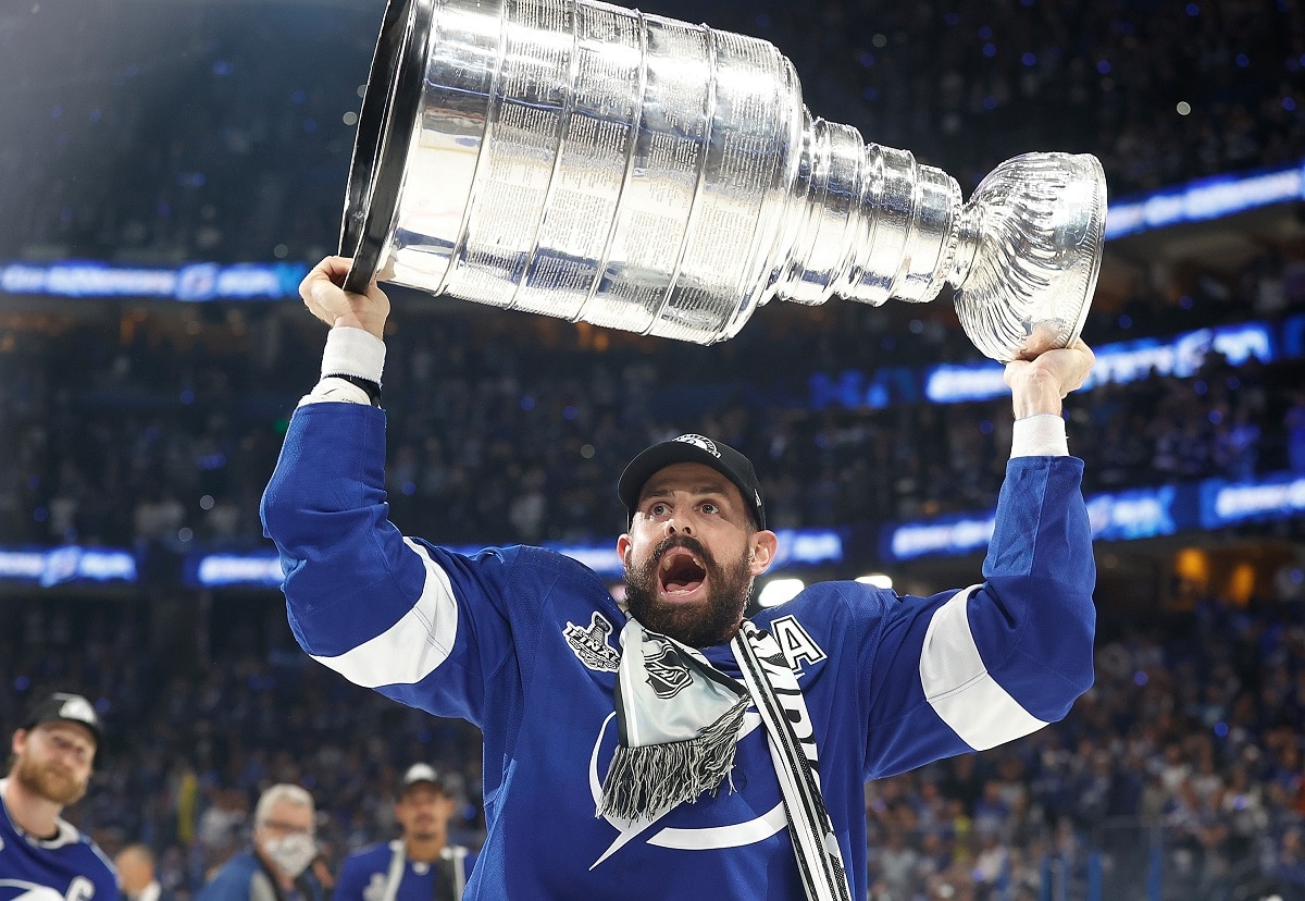 První Stanley Cup stál tisíc korun. Znáte dějiny magické trofeje pro ...