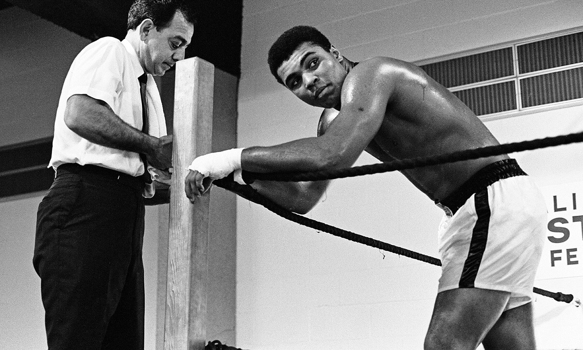 Boxer v roli malíře. Obrázky z dílny Muhammada Aliho se prodaly za 20 ...