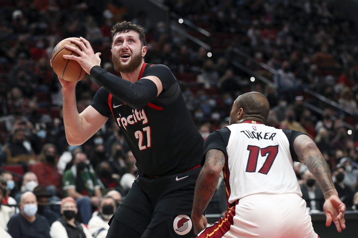 Bizarní hádka v NBA. Pivot Blazers zaplatí za zahozený telefon téměř ...