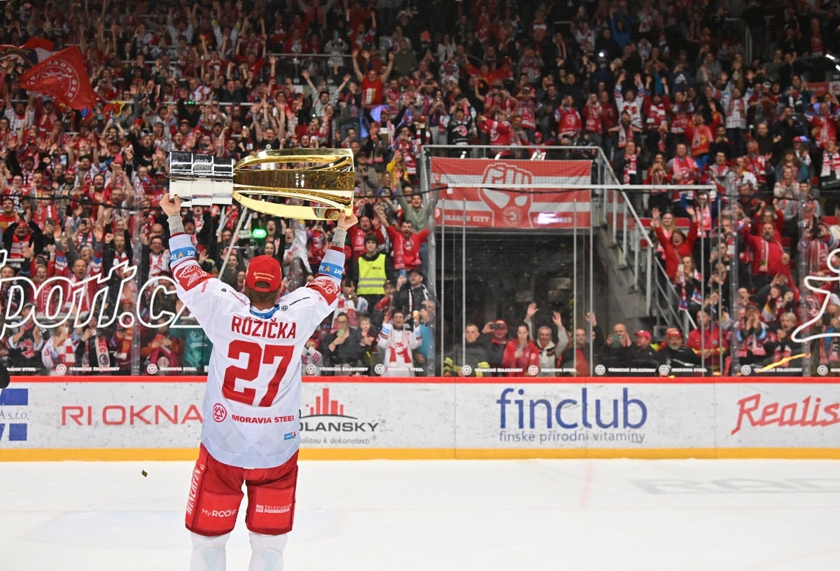 Extraliga startuje. Varaďa proti Třinci, sparťanské čekání na titul a ...