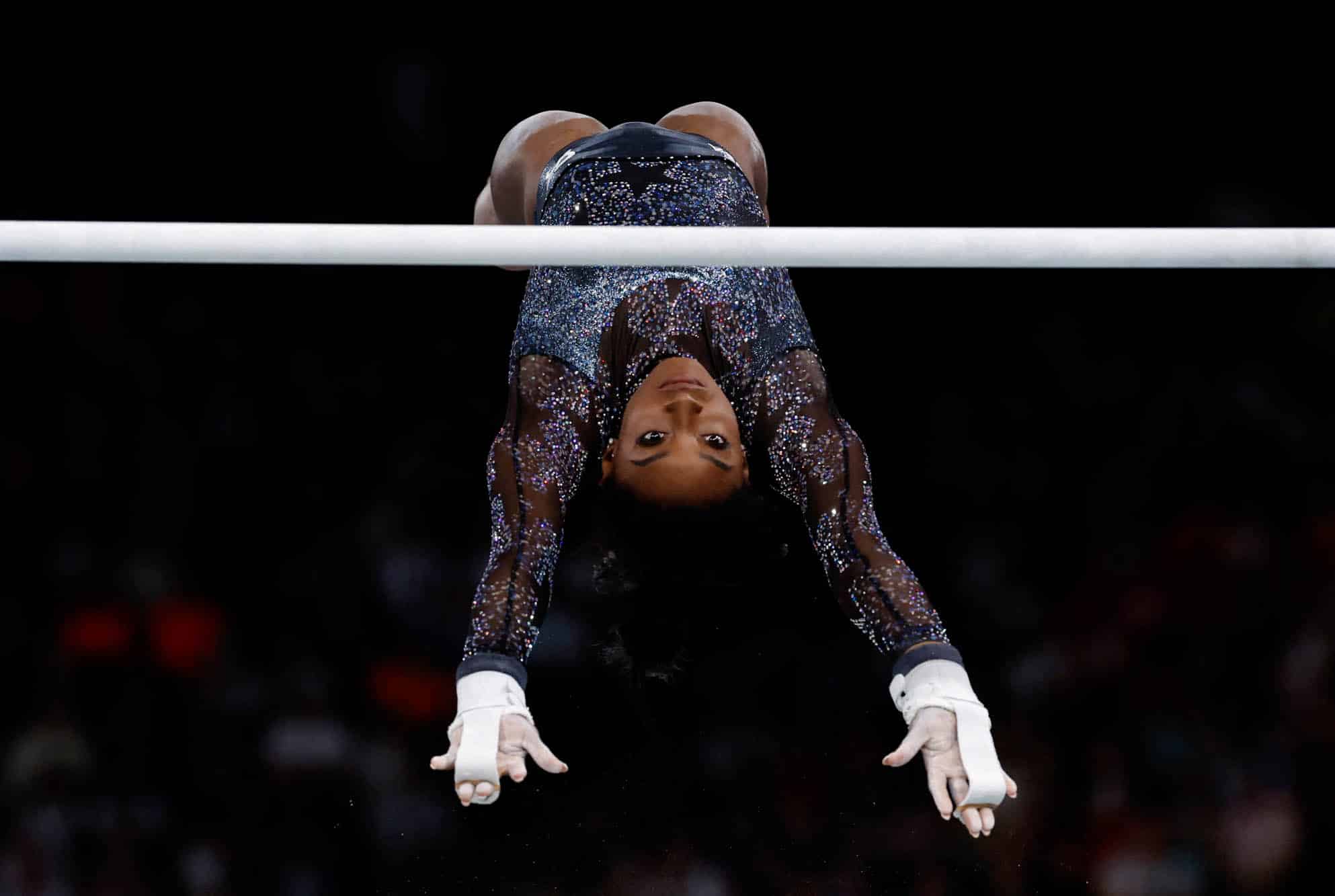 Tom Cruise, Ariana Grande a další. Simone Biles předvedla velkolepý ...