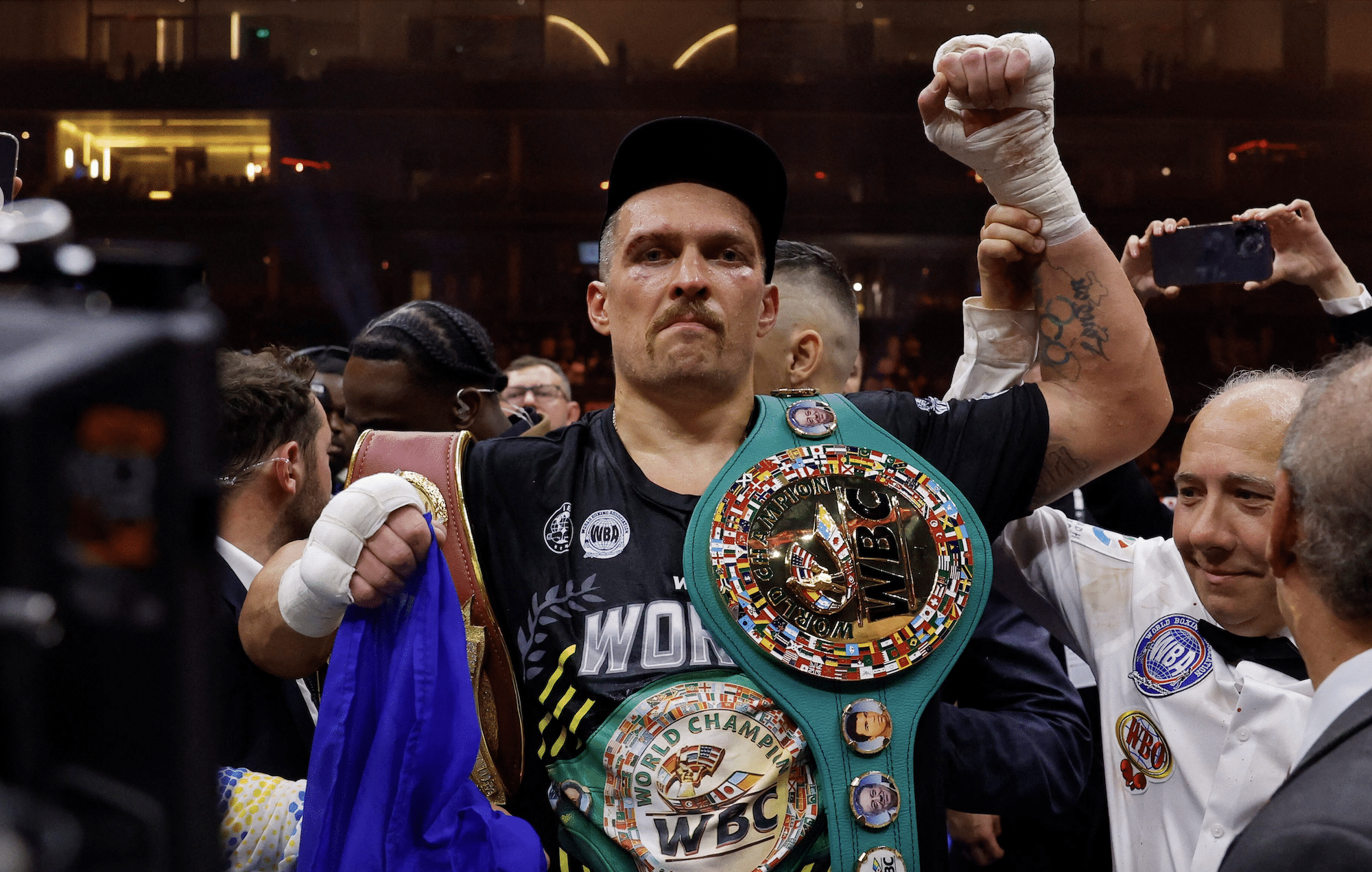 WBO nařizuje Usykovi obhajobu proti Parkerovi - Sports News 24